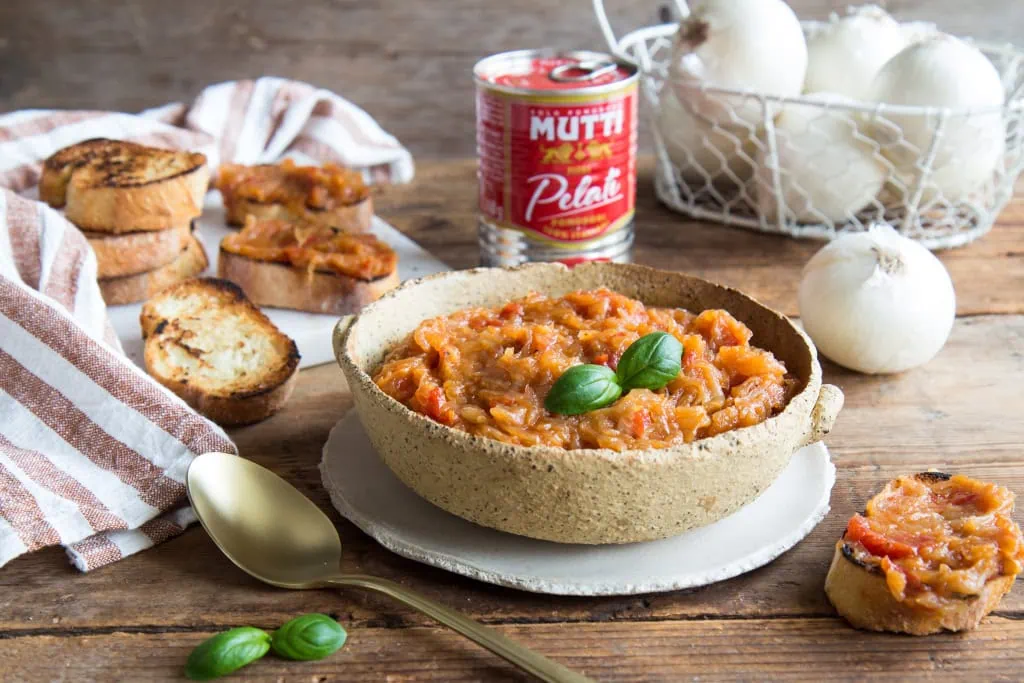 Friggione: Italian braised onions and tomatoes sauce | Mutti Recipe